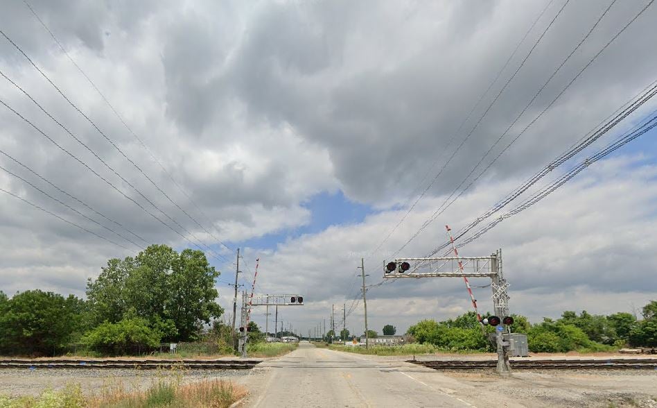 Train derails on Roy Scott Parkway in Frankfort