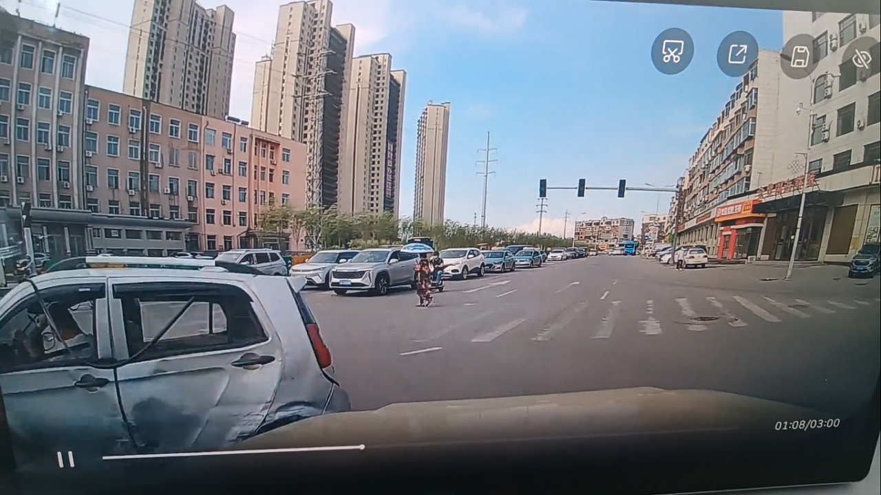 Car crash caught on dashcam in Liaoning, China