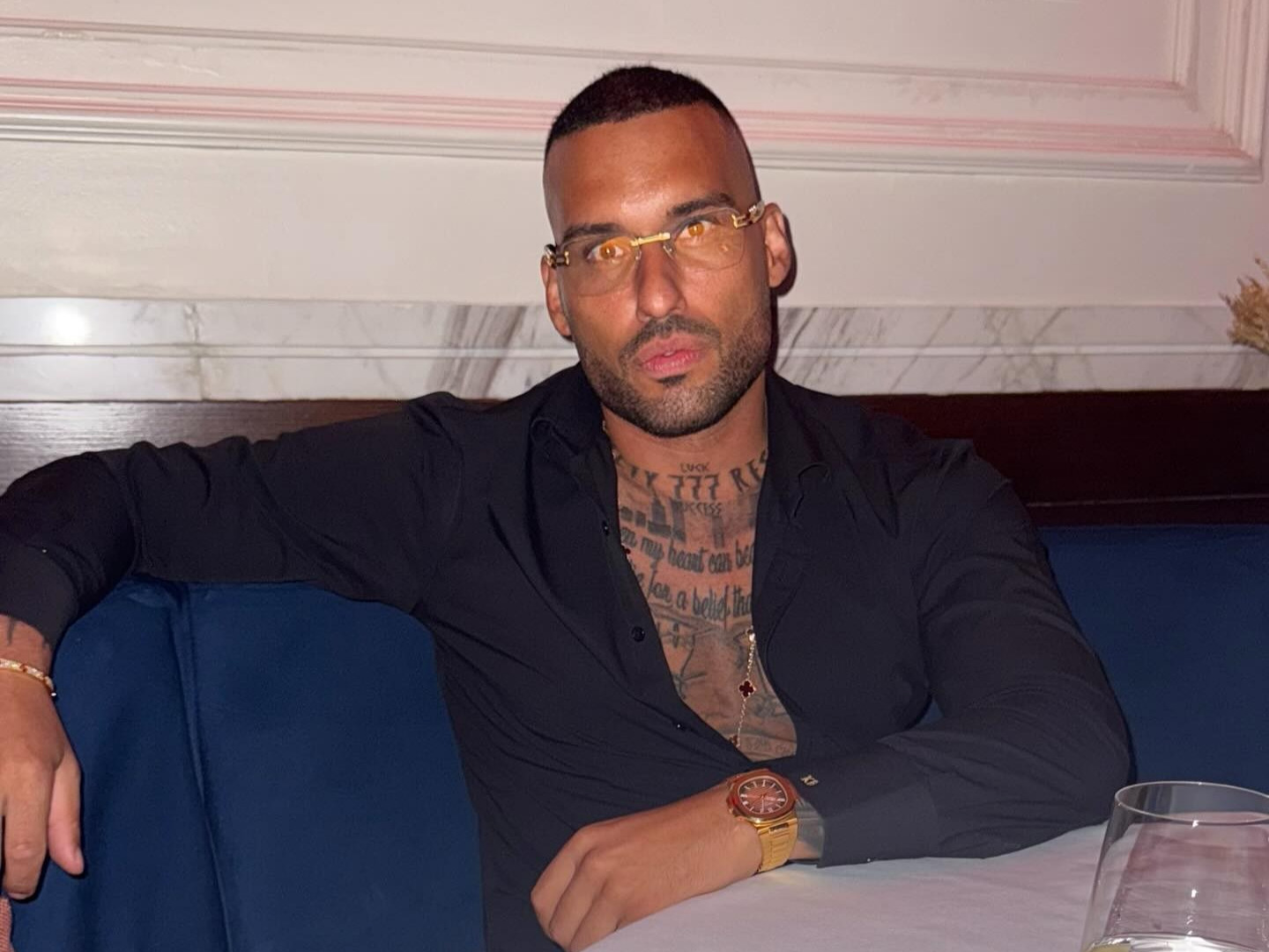 Znany polski raper poszukiwany przez Interpol. Wystawiono tzw. czerwoną ...