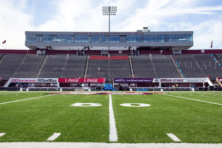 5 smallest college football stadiums among FBS teams includes tiny arena