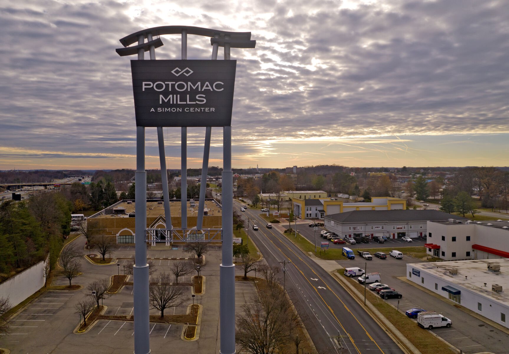 From Flying Elvises to discount fashion, Potomac Mills celebrates 40 years