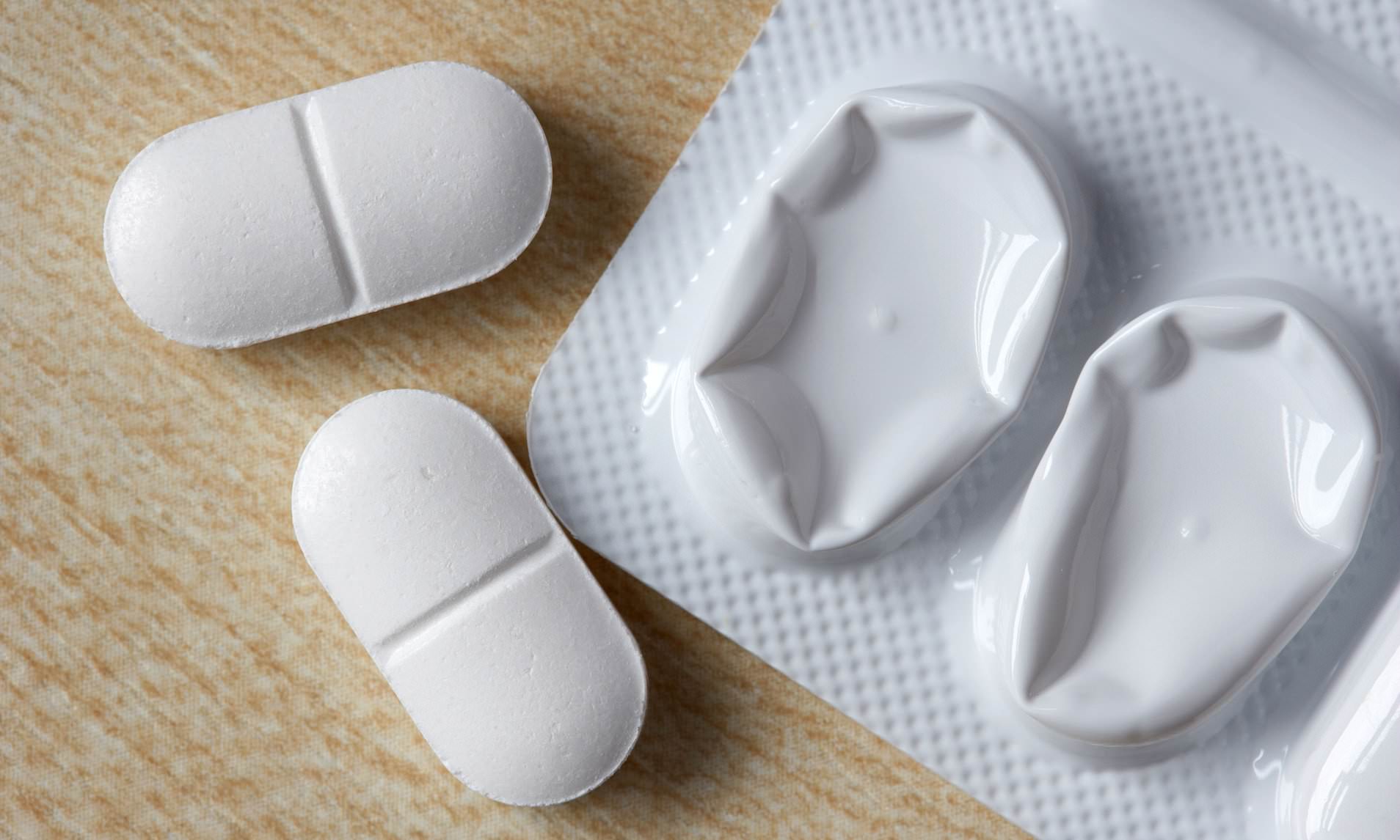 Cheap tablet in millions of medicine cabinets fights bowel cancer ...