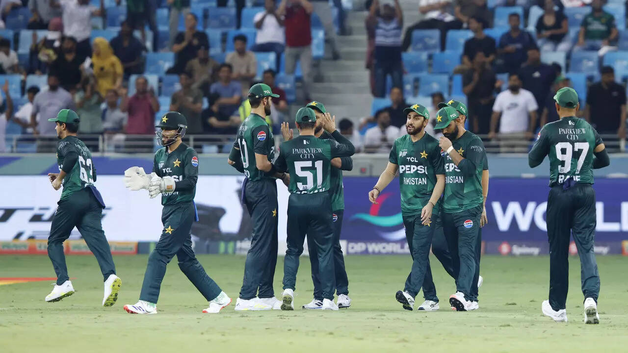 Pakistan beat UAE to enter Super 4s, set up high-stakes Sunday rematch ...