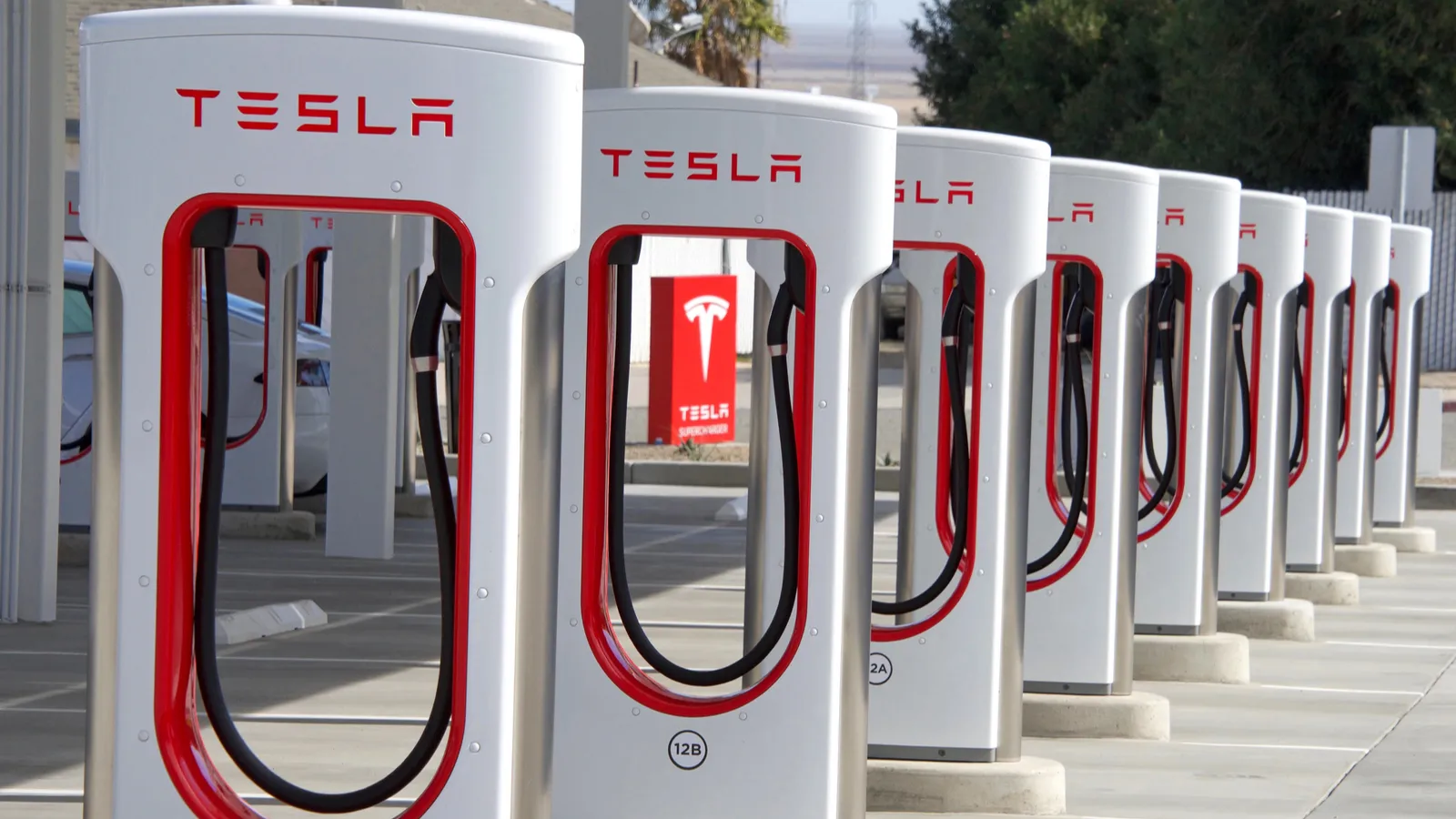 Tesla launches first full V4 Supercharger station offering 500 kW capacity