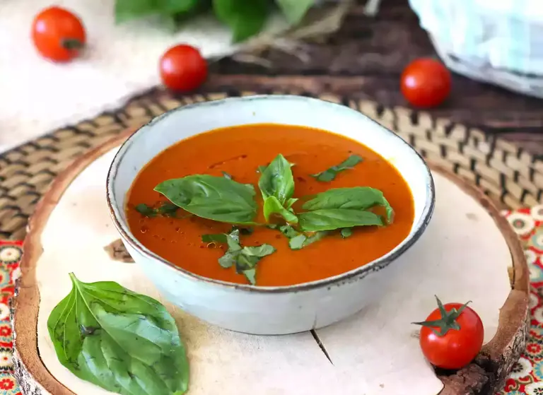 Soupe de tomates et basilic