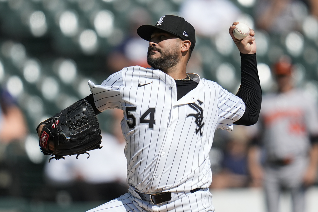 White Sox veteran lefty Martin Pérez exits start because of shoulder ...