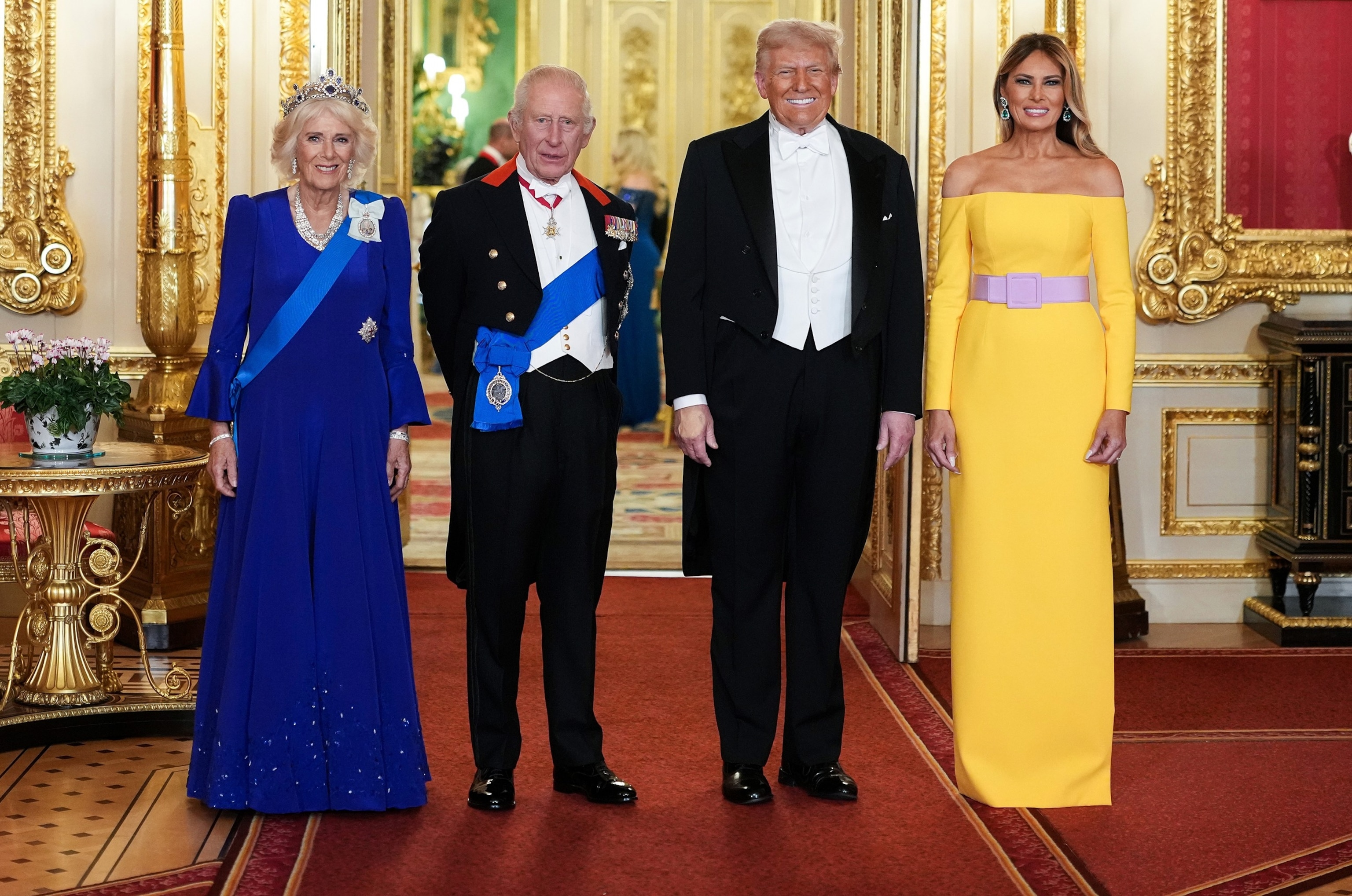 Trump greeted by king, thousands of protesters in UK visit