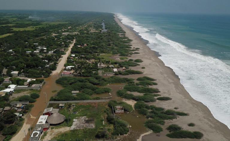 Pobladores de San Mateo del Mar, Oaxaca, llevan tres días bajo el agua ...