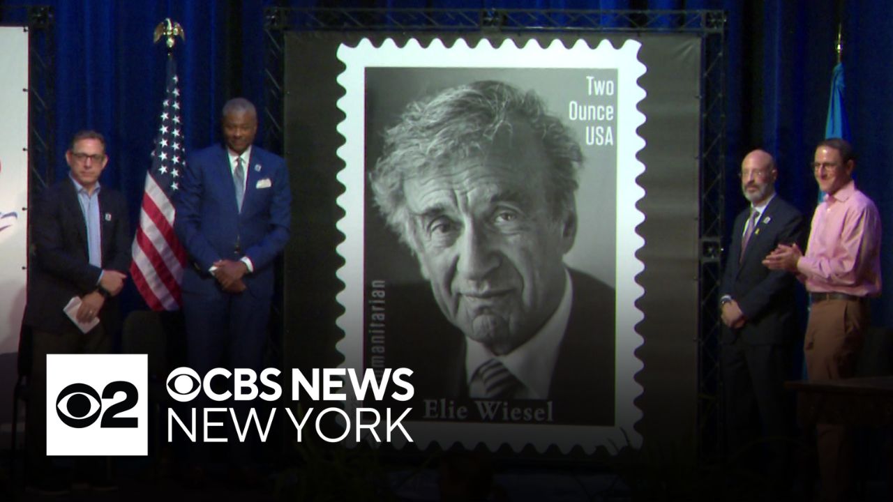Holocaust survivor Elie Wiesel honored with "Distinguished American ...