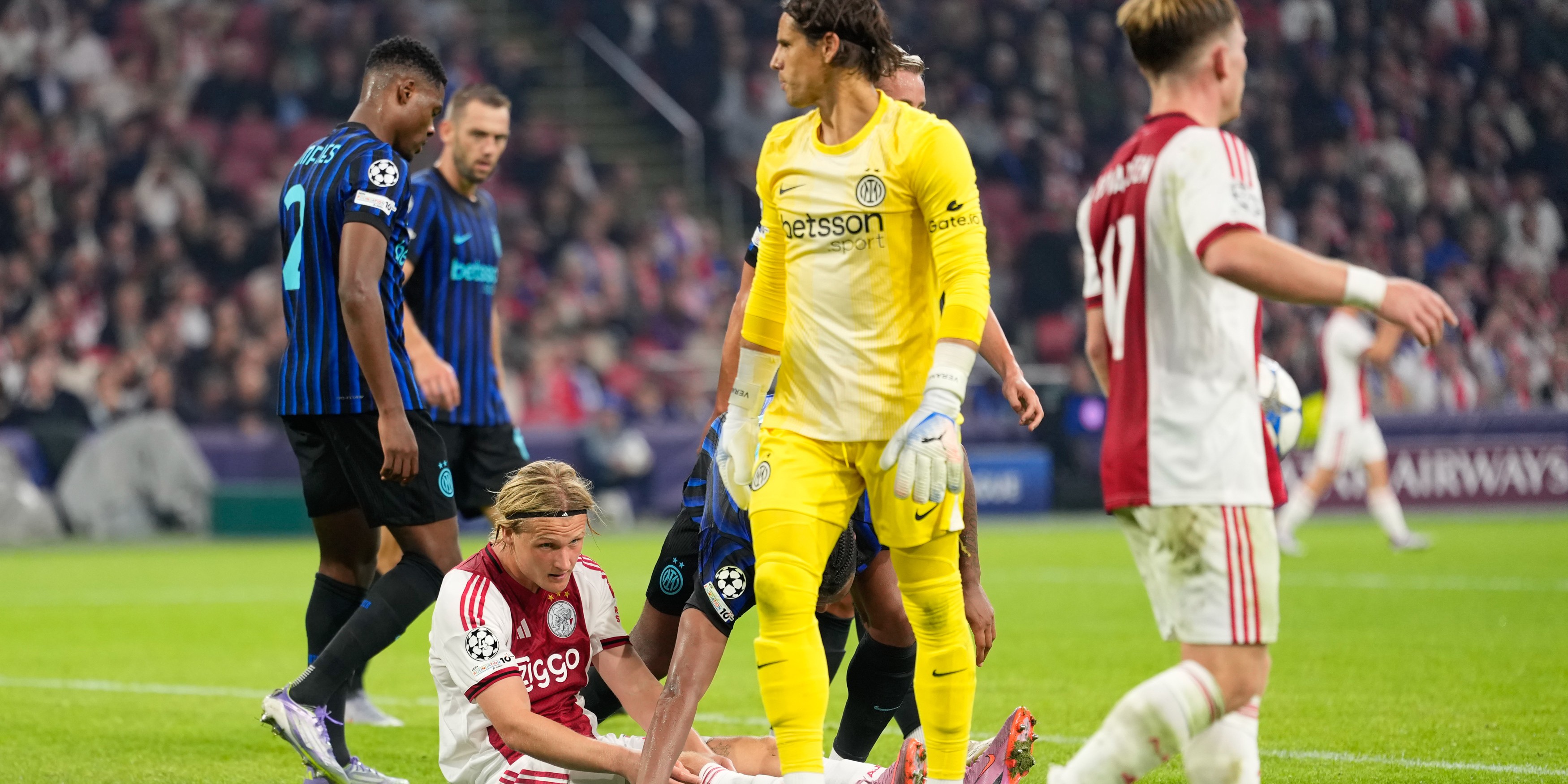 Italiaanse media jubelen en zien 'stralend lichtpuntje' Ajax falen ...