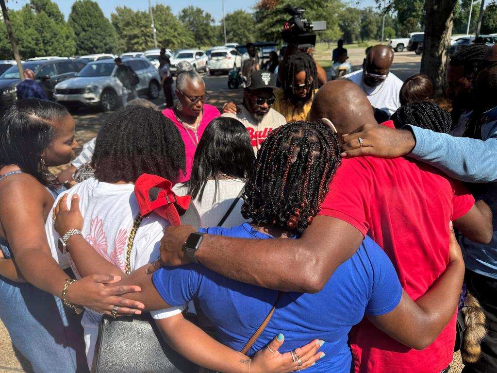 Mississippi police await autopsy results for Black student found hanged ...