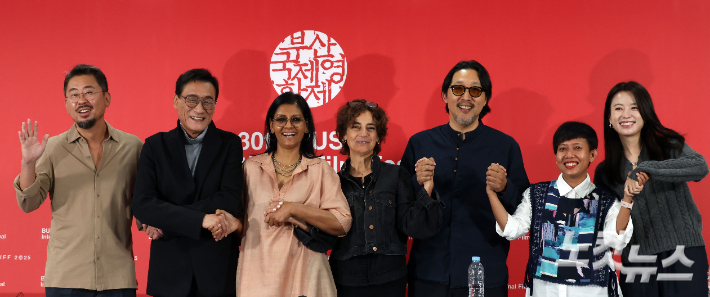 부국제 첫 경쟁 심사 맡은 나홍진→한효주 "편견 없이 최선"[30th BIFF]