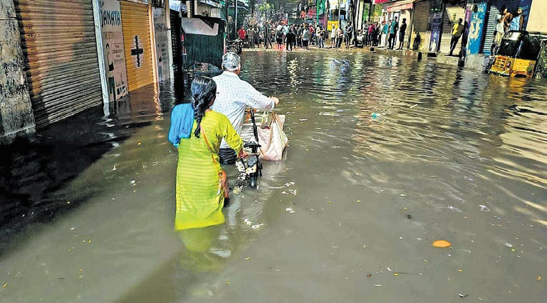 Roads submerged as Hyderabad reels under heavy downpour
