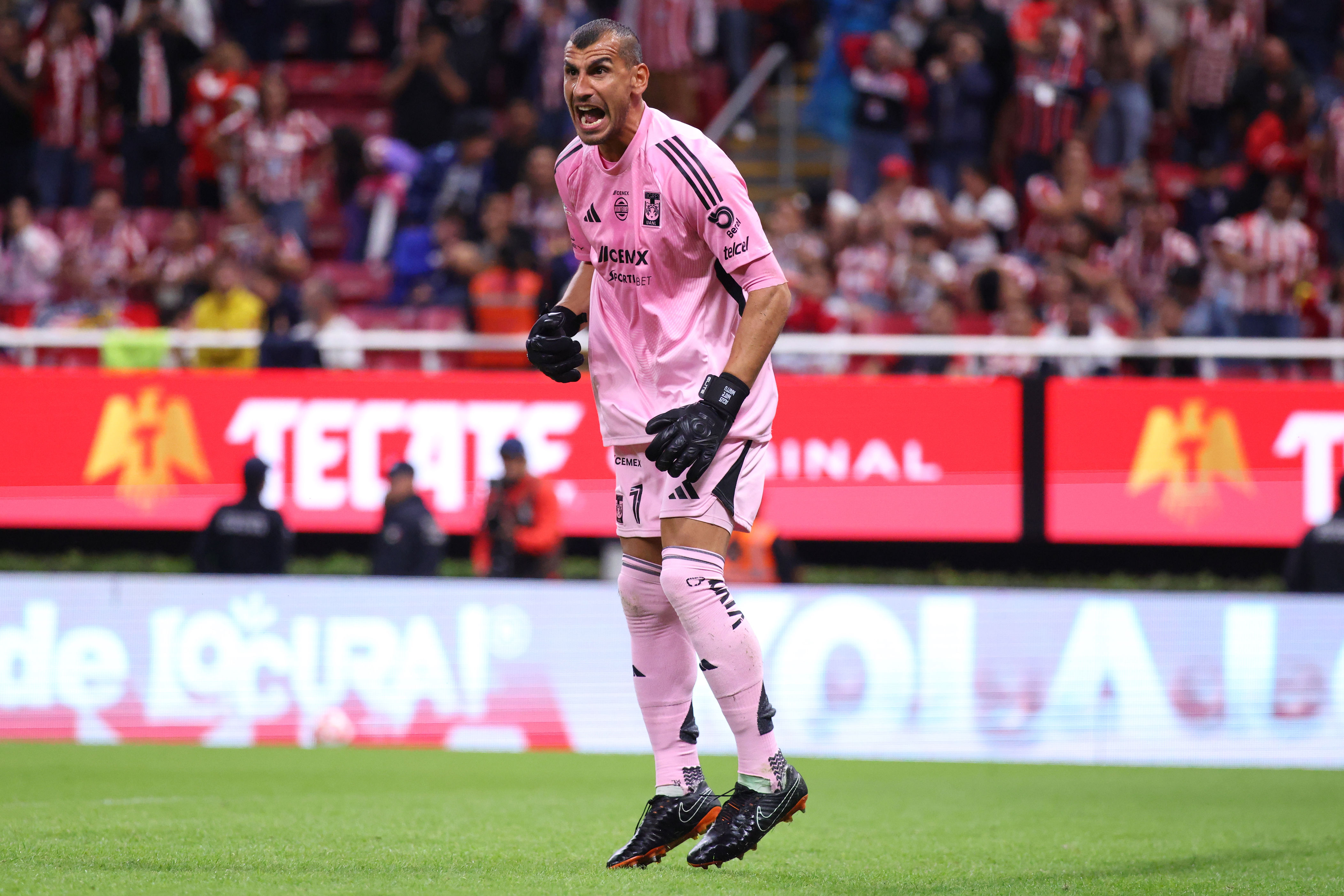 Chivas and Tigres battle to a tie in a rainy night in Guadalajara