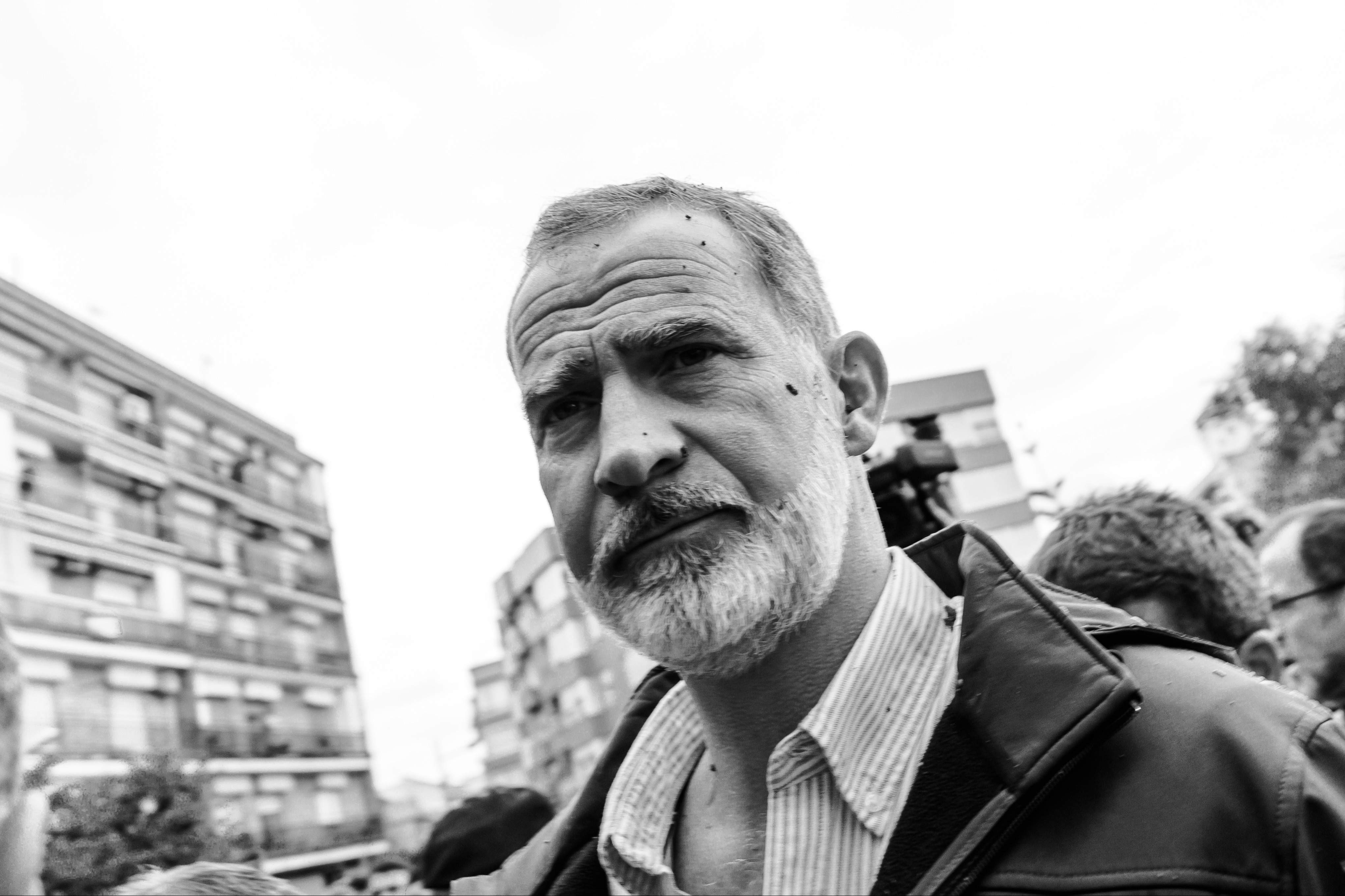 Felipe VI se moja en las portadas y no es porque llueva (ni le lancen ...