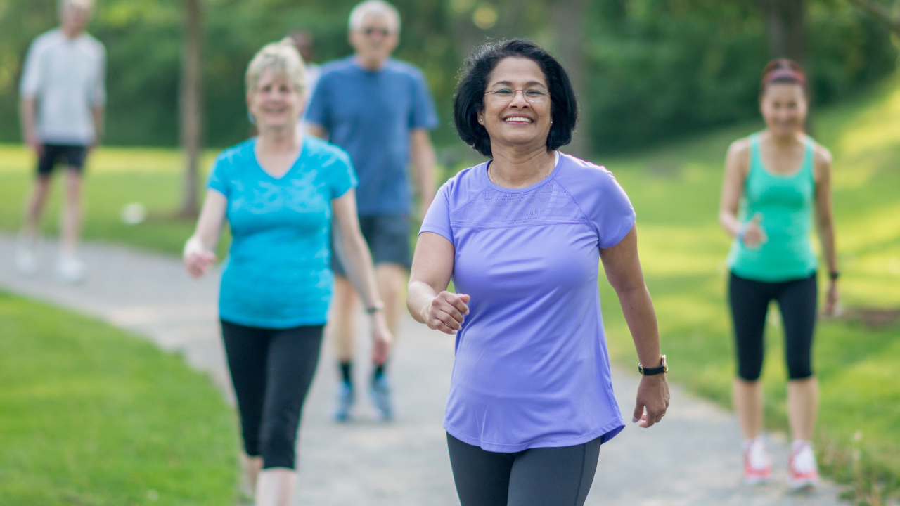 Fitness coach shares 7 walking cheat codes that will help us burn fat ...