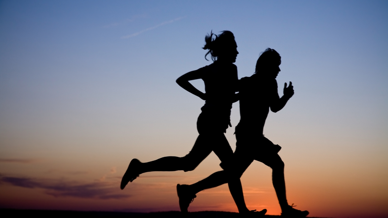 Fitness coach shares 7 walking cheat codes that will help us burn fat ...