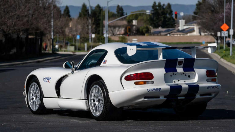 In 1998, Dodge Built A Viper That Ignored The Rules And Now It’s Up For ...
