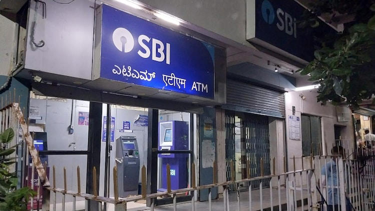 SBI ने बदला ऑटो स्‍वीप का ये नियम... सेविंग अकाउंट में मिलता है FD वाला ...