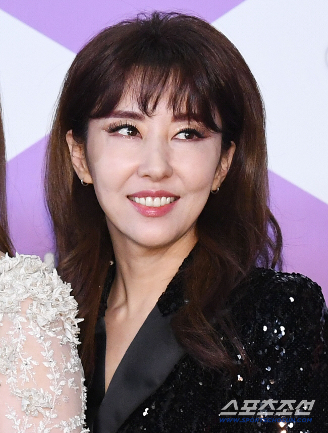 Kim Wan-sun operates an unregistered agency for 5 years...Confirm ...