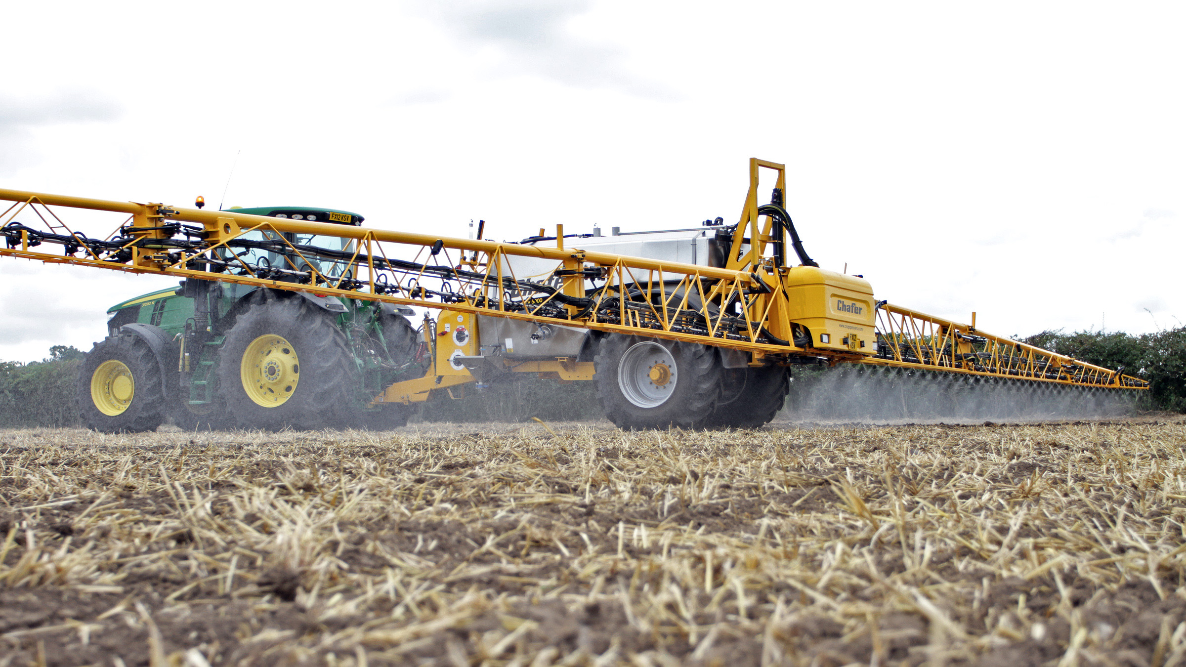 How to use Pre-Emergence Herbicides to Prevent Weed Growth