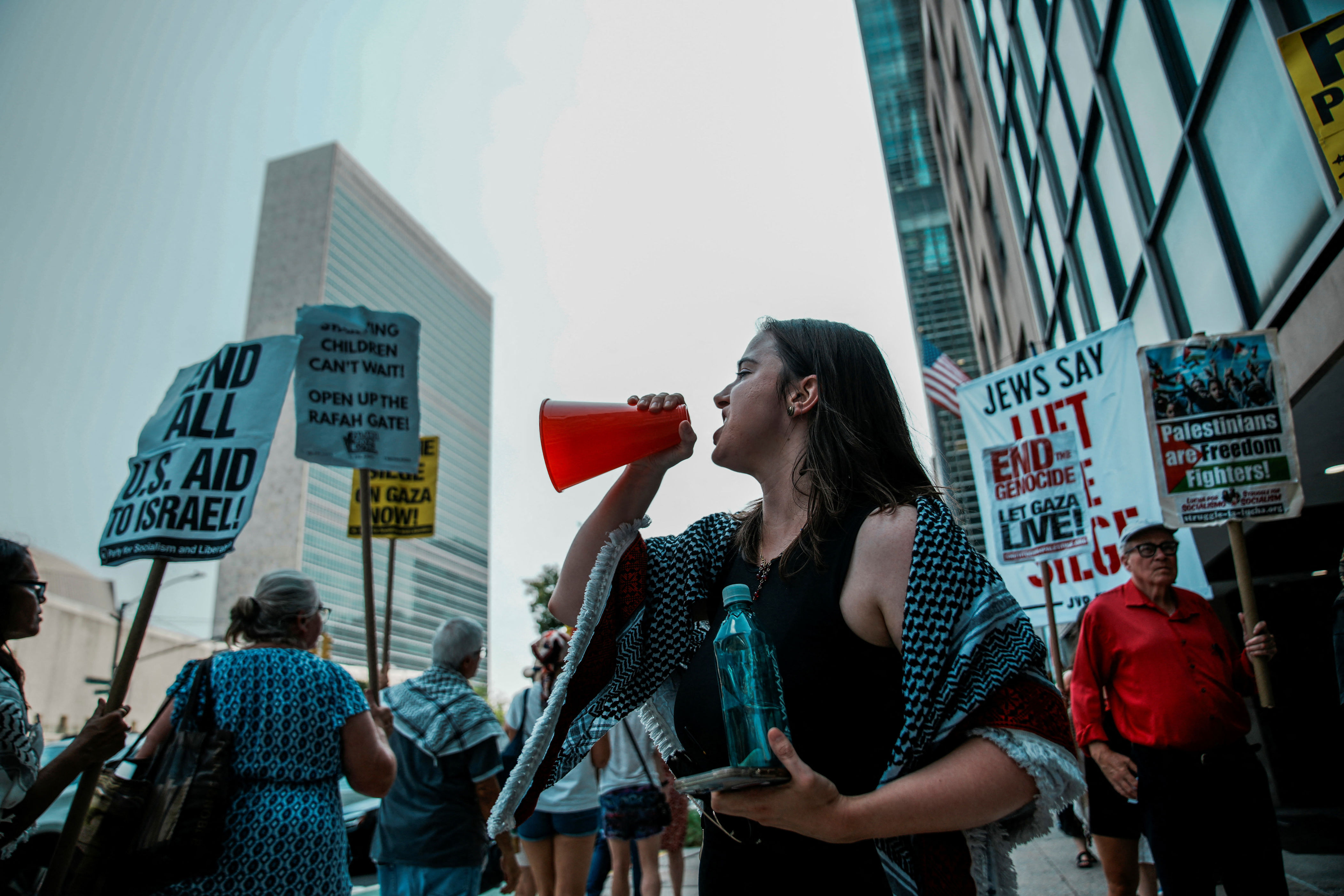 US politicians call for treasury to freeze assets of CCP-linked mogul ...