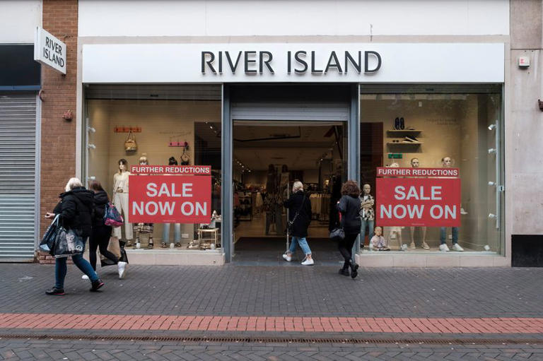 Major high street giant with over 200 shops to shut 35 branches in ...