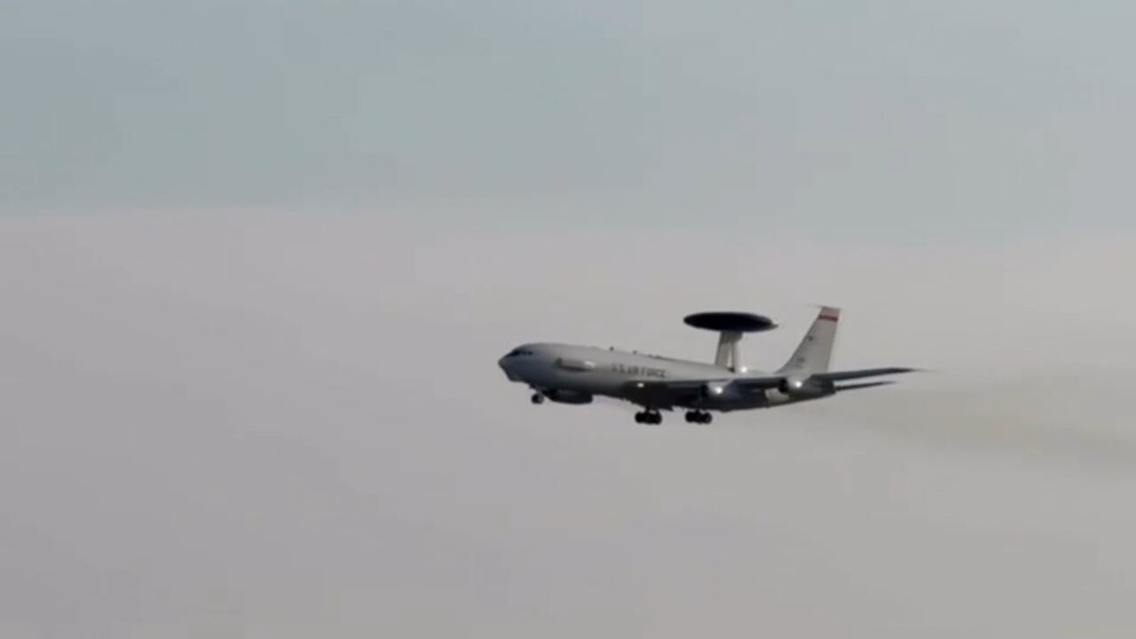 Plane watchers report seeing U.S. military aircraft in Ottawa skies