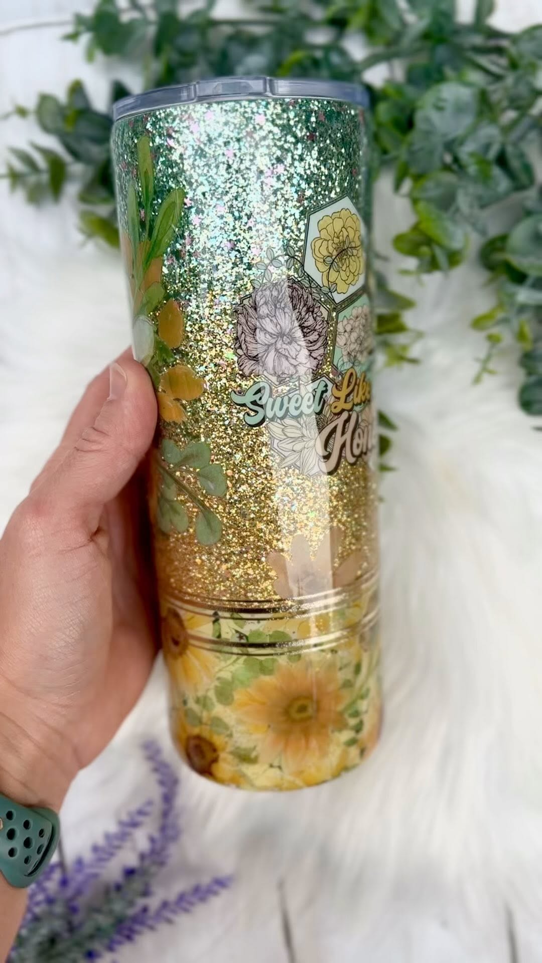 How to Make a DIY Tumbler with Flower Design