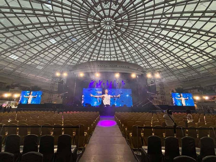 What it's like to attend a concert at Southeast Asia's largest indoor ...