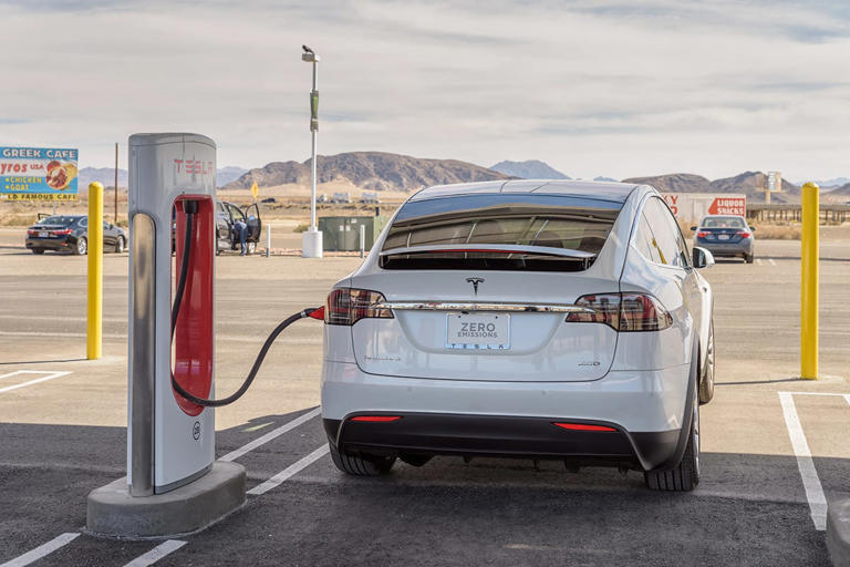 1000V Tesla Shock: The Supercharger Business Plan No One Saw Coming.