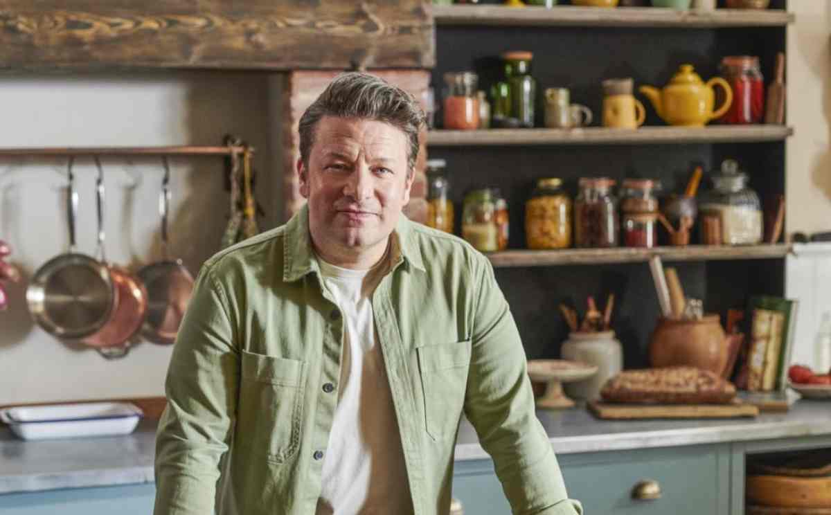 Jamie Oliver diz que foi “conceitualmente ignorante” ao falar ...