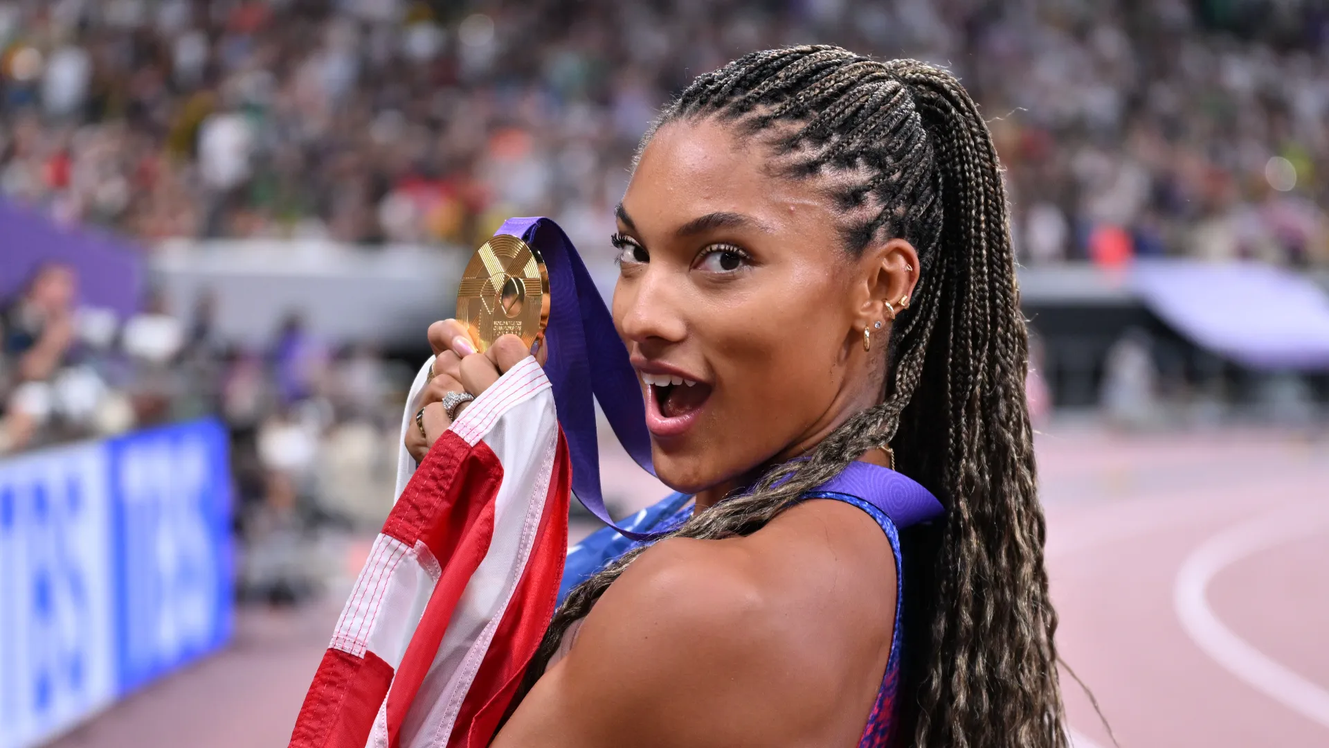 Das ist Tara Davis-Woodhall, das Cowgirl der Leichtathletik