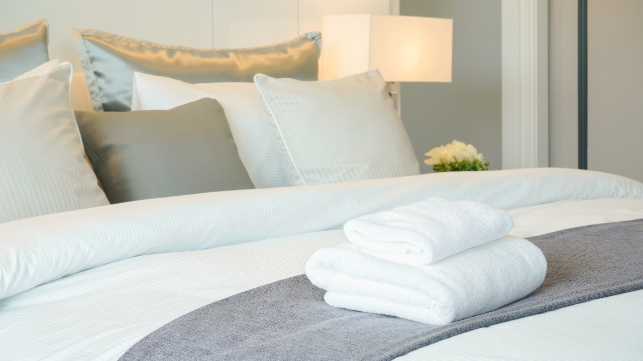 8 simple swaps that make a guest room feel expensive