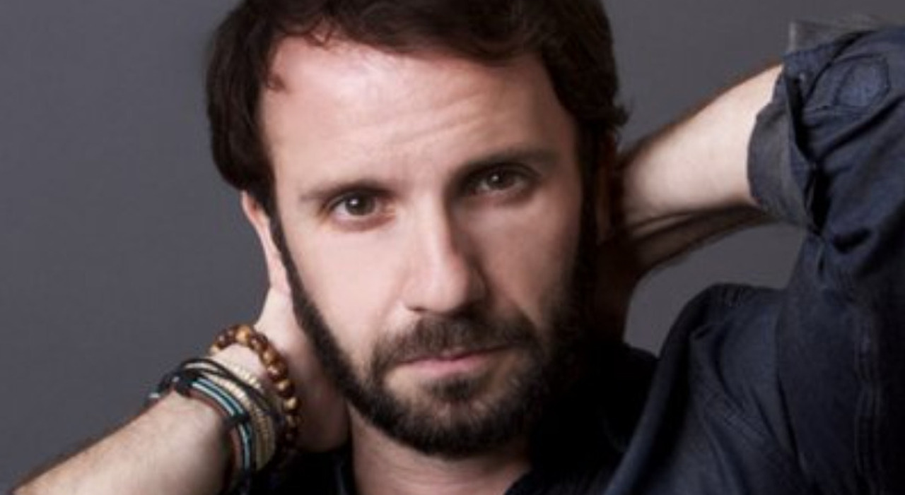 Brad Everett Young morto in un incidente, il fotografo e attore di Grey's Anatomy aveva 46 anni