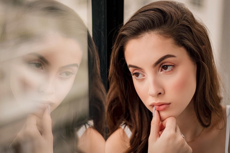 12 Subtle Things People Do When They're No Longer in Love