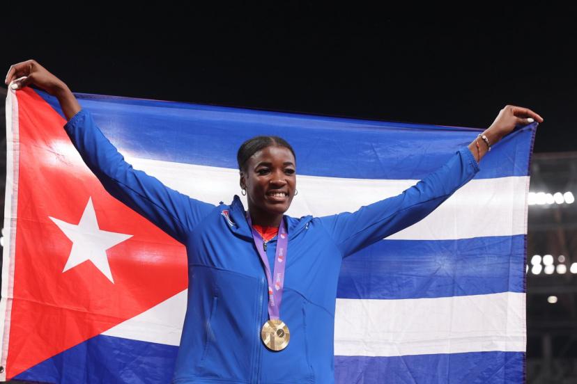 Mondiaux d'athlétisme : Leyanis Pérez offre une première médaille d'or ...