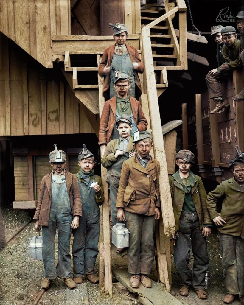 30 Photos that show the harsh reality of child labor in the 1900s