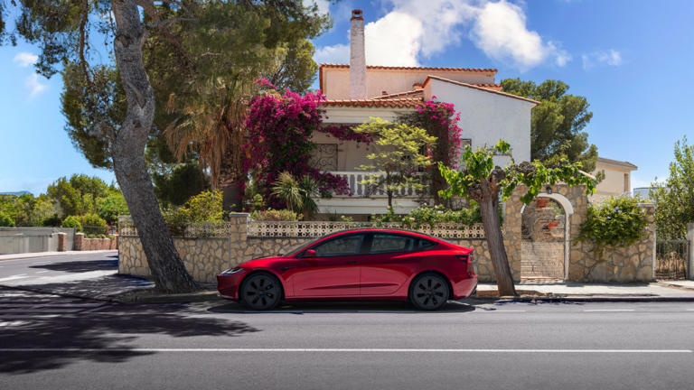 Tesla’s New 7-Year Warranty Helps Owners—Unless You Bought a Cybertruck