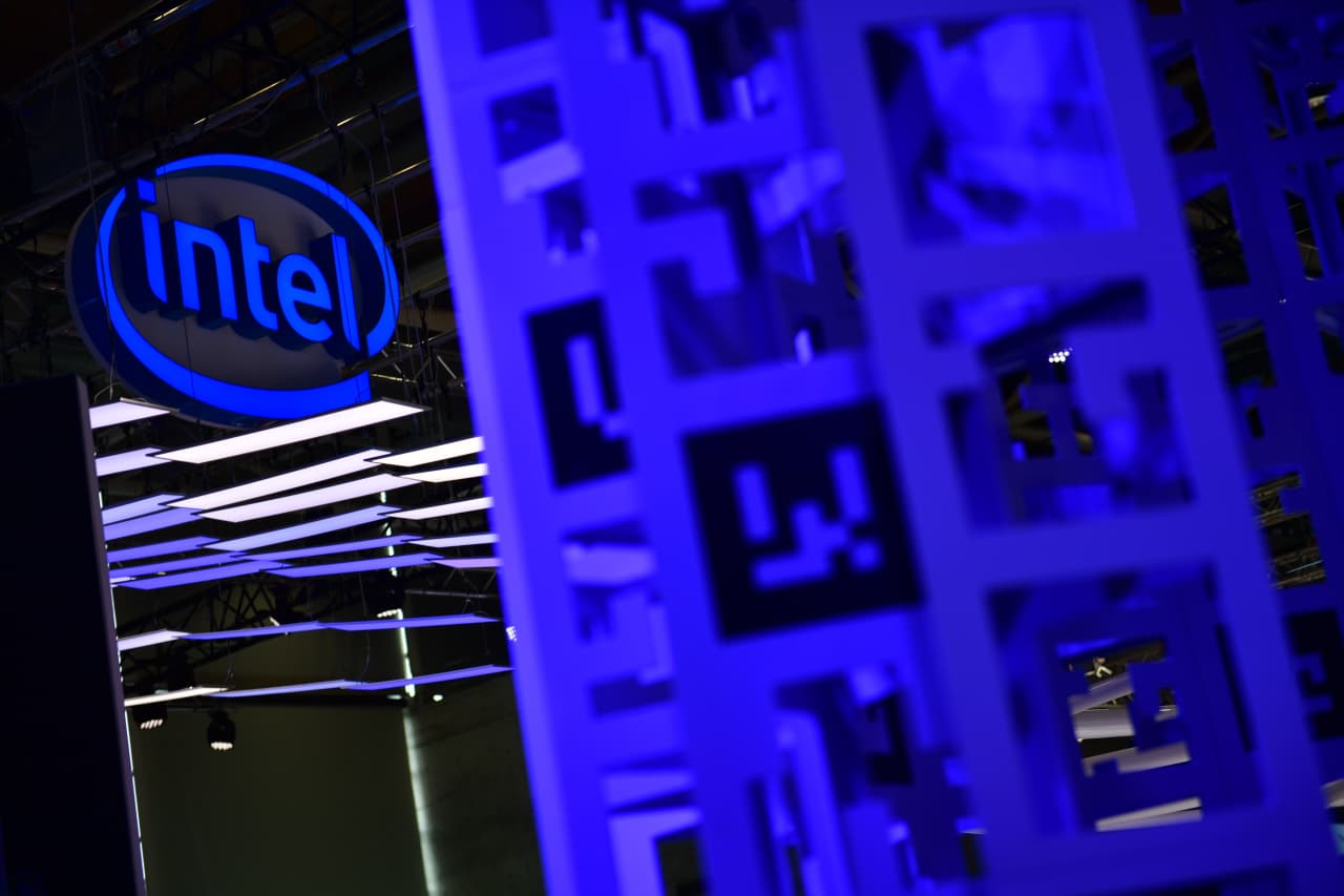 Intel Stock Soars 23% After Nvidia Invests in Chip Maker. What’s In It ...