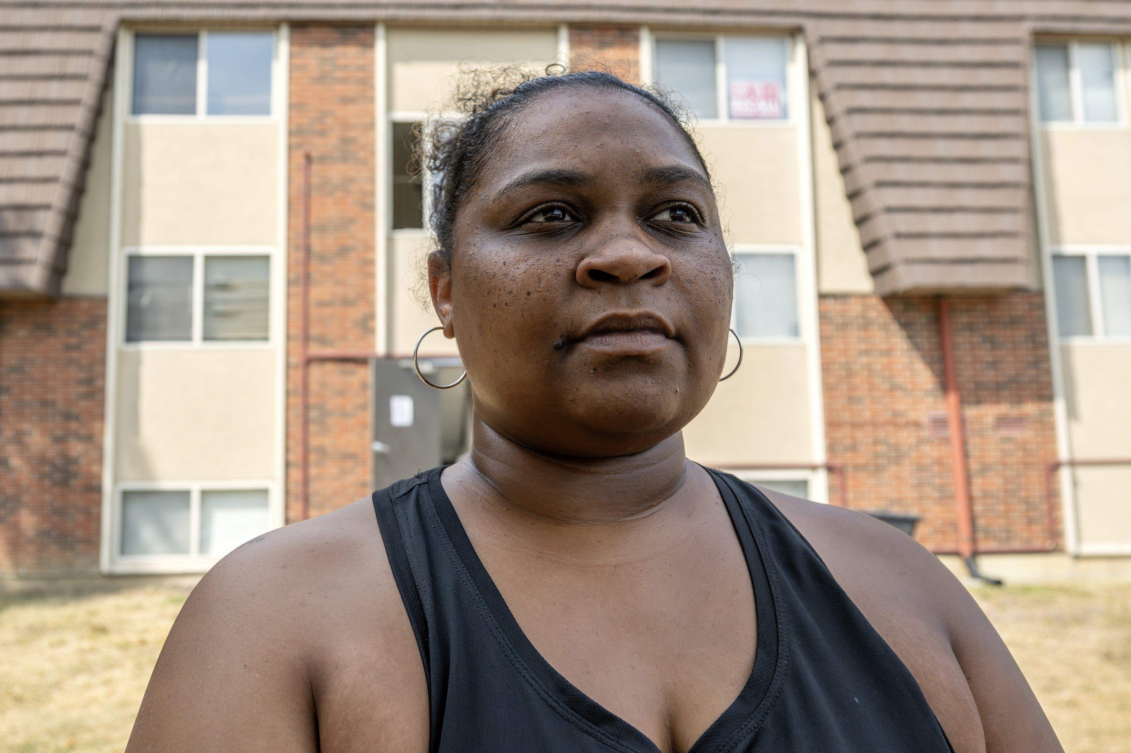 She watched her Lee's Summit apartment fall apart. Then, the union came knocking