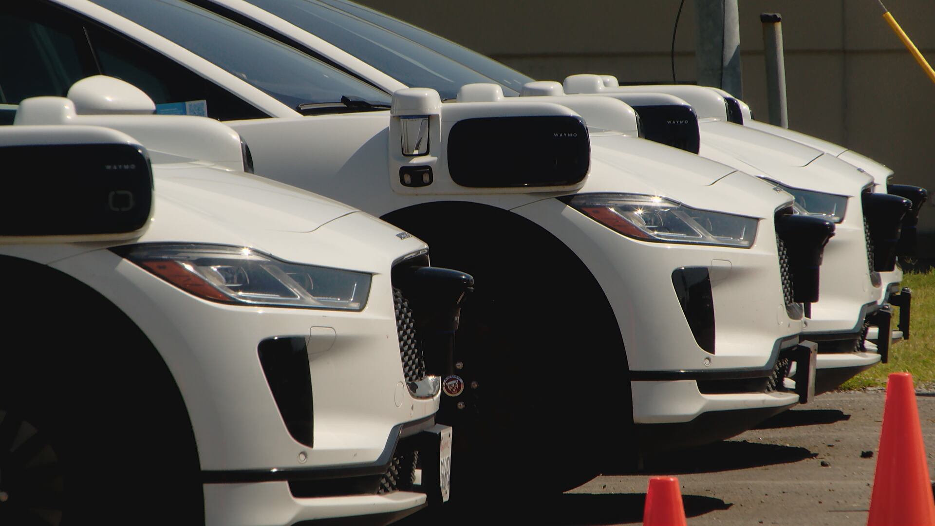 Waymo announces partnership with Lyft to bring driverless rideshare ...