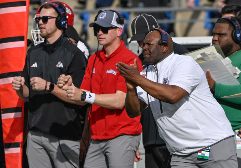 Interim head coach Tim Skipper breathes life into UCLA Bruins football ...