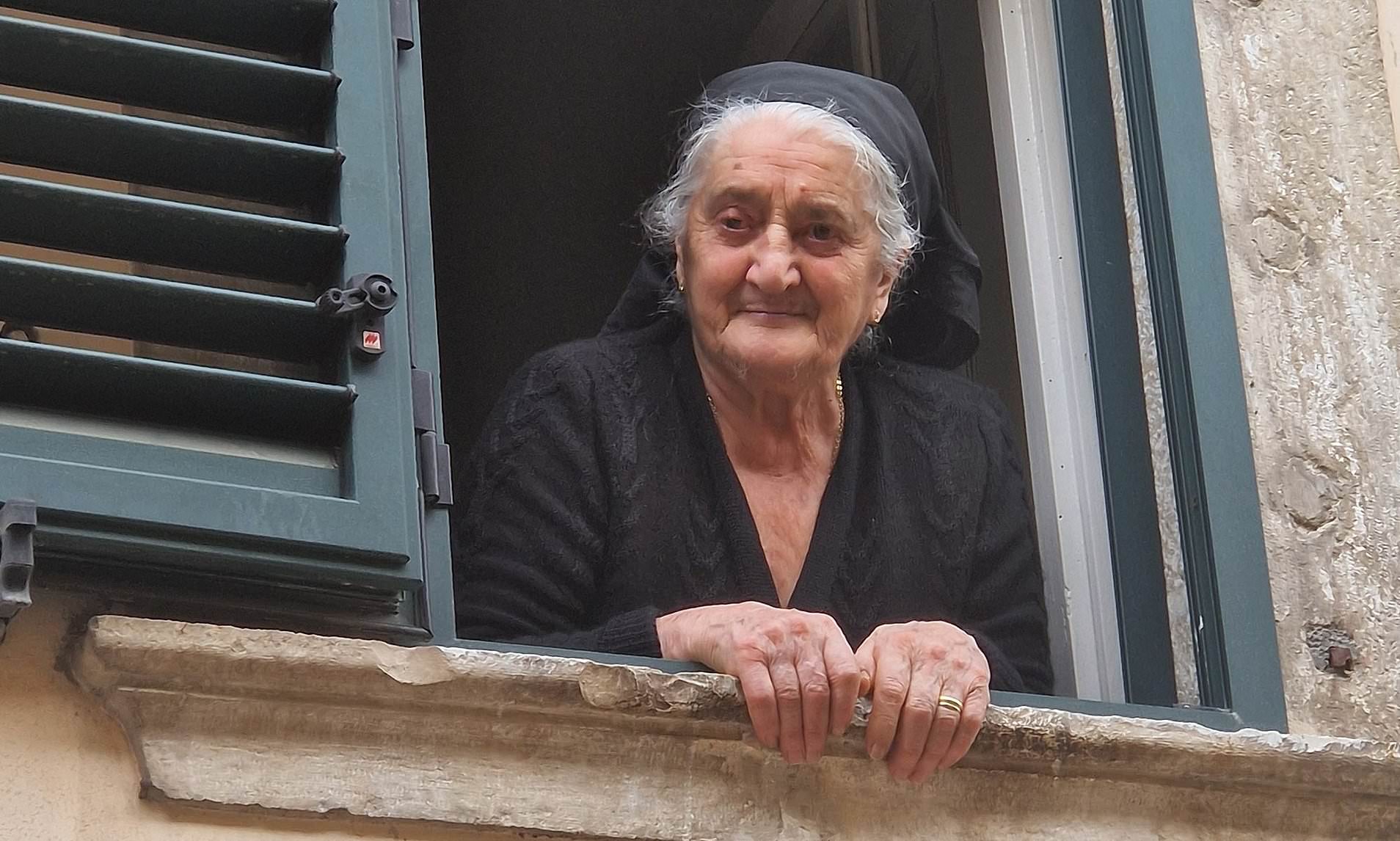 Italian 'nonna', 94, fed up with 'annoying' Instagrammers walking into ...