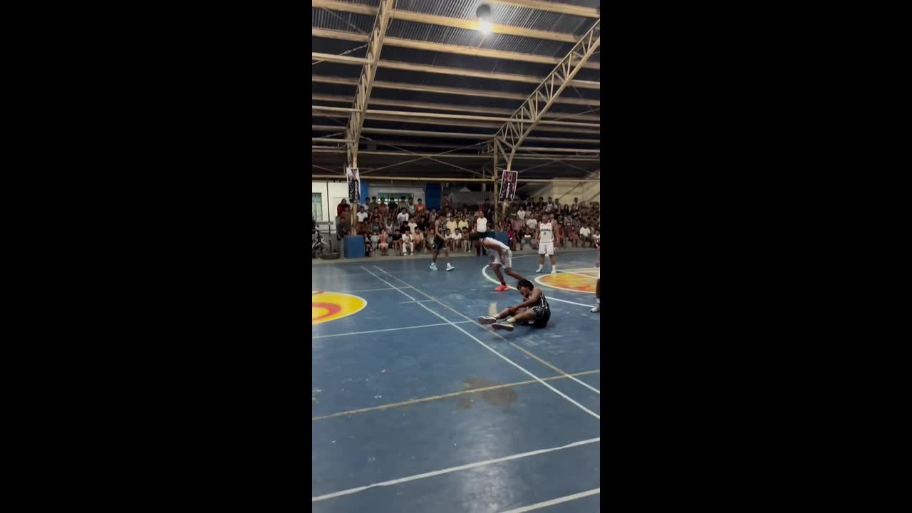 Boyfriend fakes a basketball injury to make surprise proposal to partner