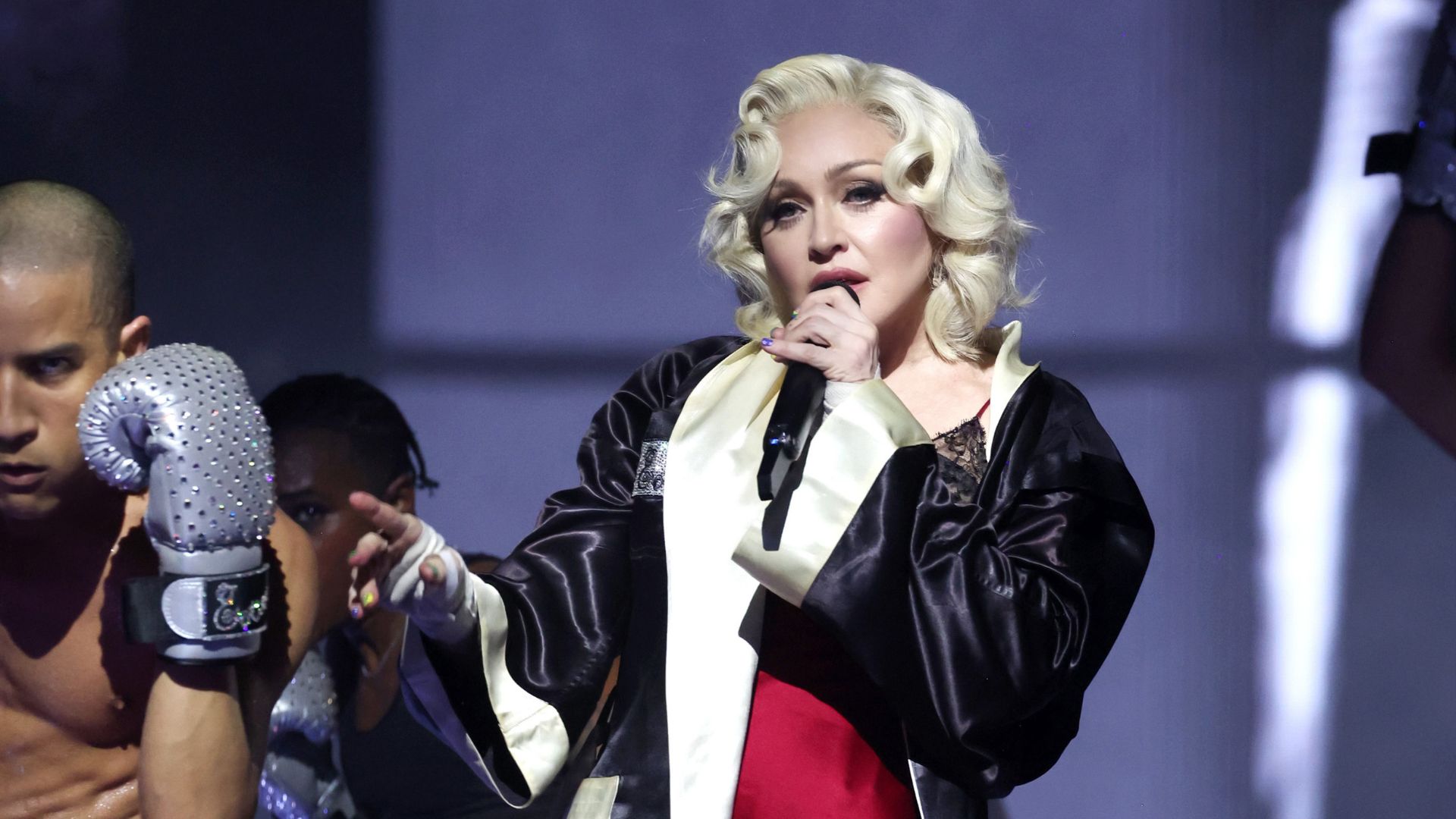 Por que filme sobre Madonna nunca saiu do papel? Cantora responde