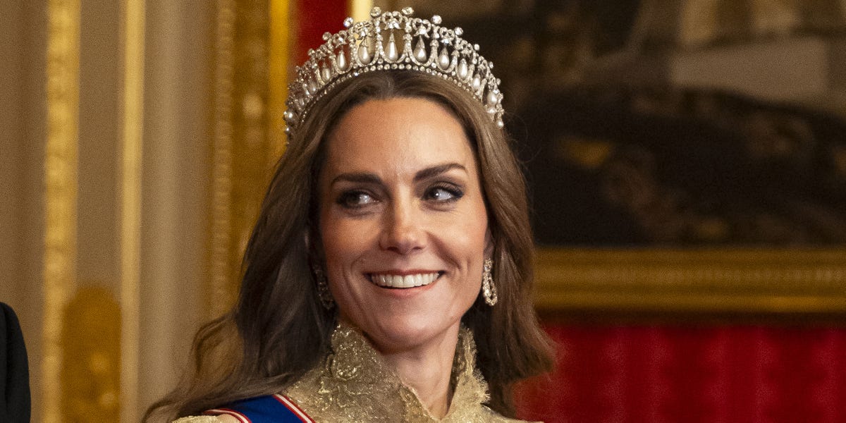 So...why wasn't Kate sat with Prince William at State Banquet? Unusual ...