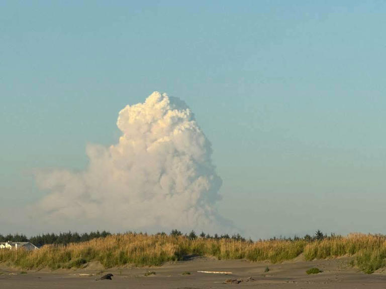 Bear Gulch Fire explodes to 15,730 acres