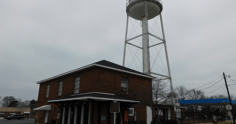 Best Small Towns to Visit in Alabama: Falkville