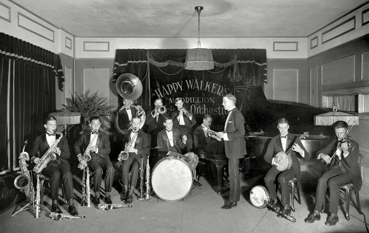 These 30 Photos Offer a Peek Into the Early 1920s